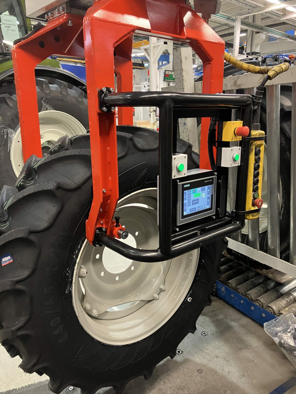 Heavy machine tire lifter – Lakome industrial equipment supplier